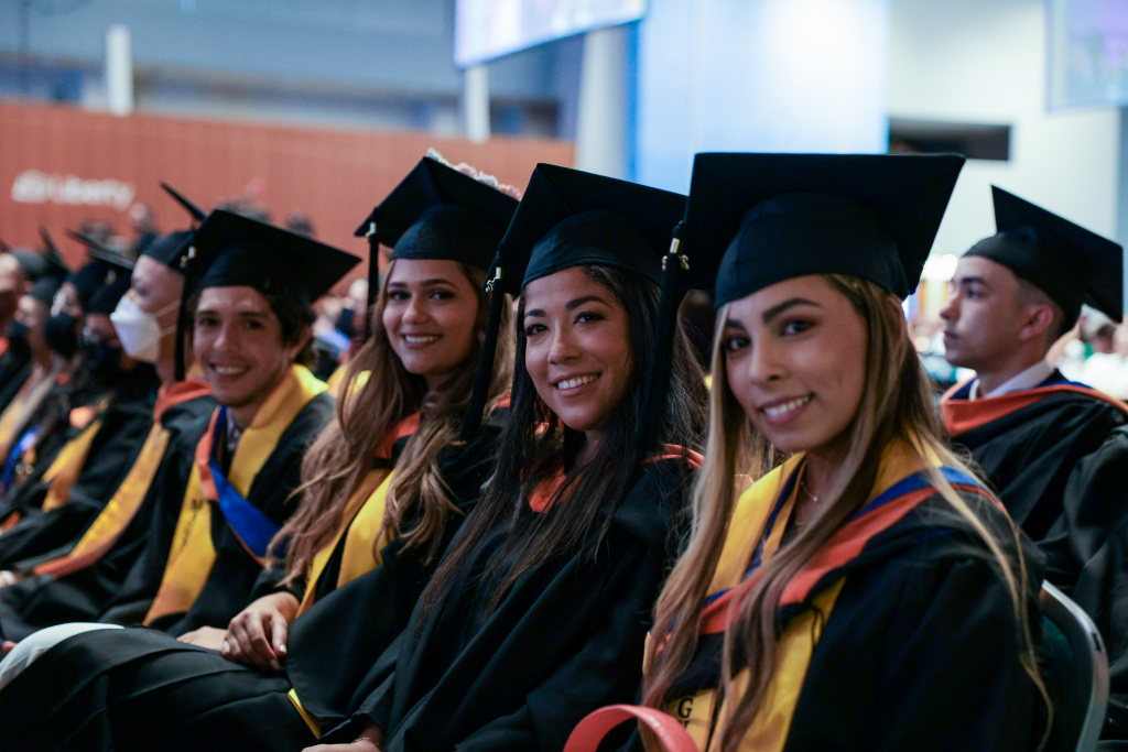 Sobre 600 graduandos se suman a la creación de un mejor Puerto Rico