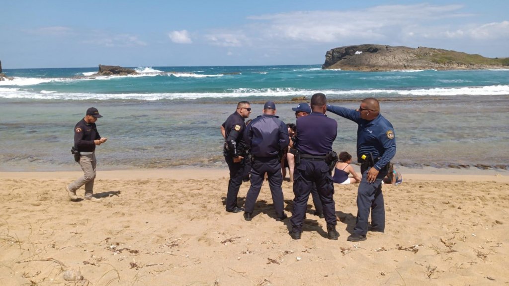 Una persona muere ahogada e intentan dar con otro cuerpo en playa de ...