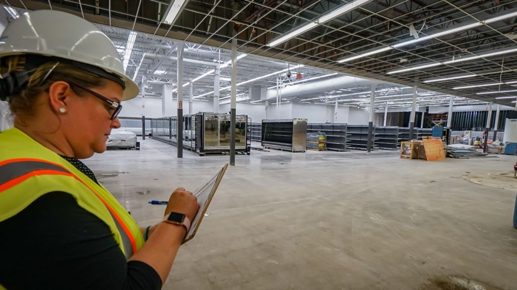 Walmart reabrirá Supercenter de Humacao tras el paso del huracán María