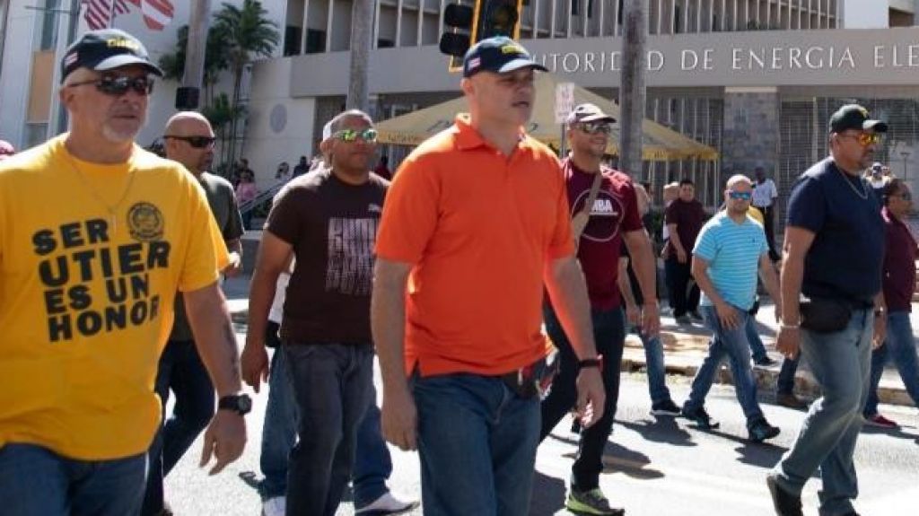 Protestan trabajadores UTIER en varias instalaciones AEE