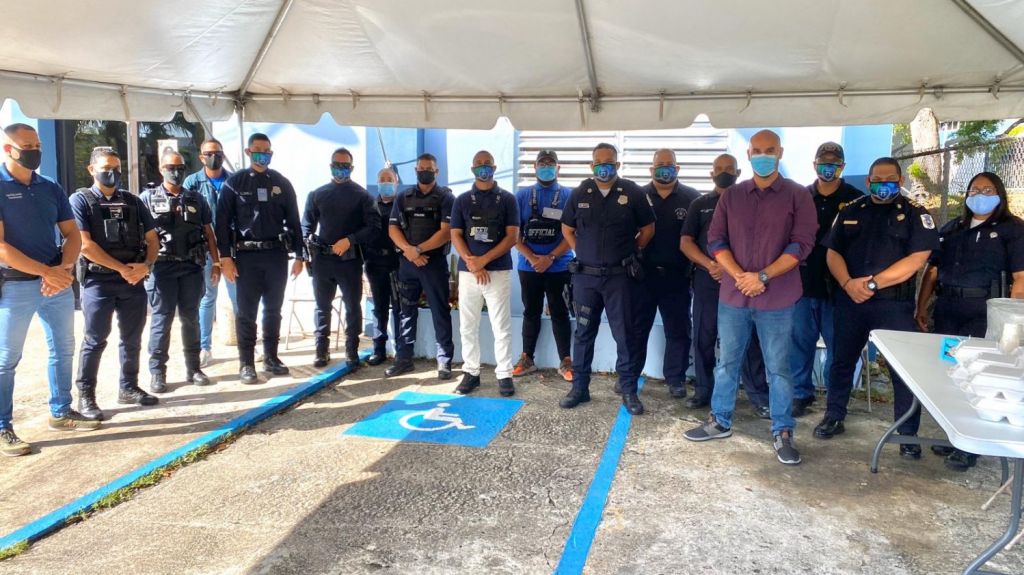 Alcalde Fajardo entrega incentivo de 5,000 dólares a policías municipales