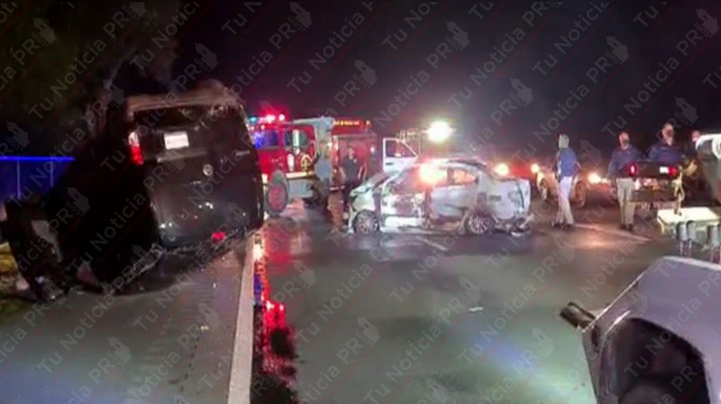 Video: Dos mujeres heridas al volcarse vehículo en expreso 22